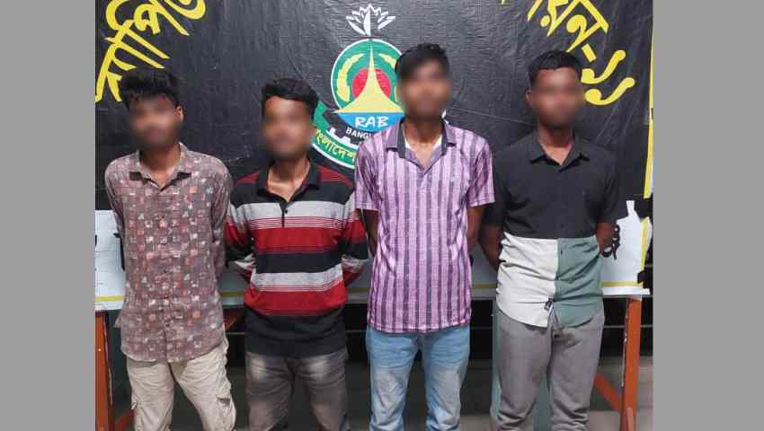 ৩০০ ফিটে ‘ফিল্মি স্টাইলে’ ডাকাতি, গ্রেফতার ৪